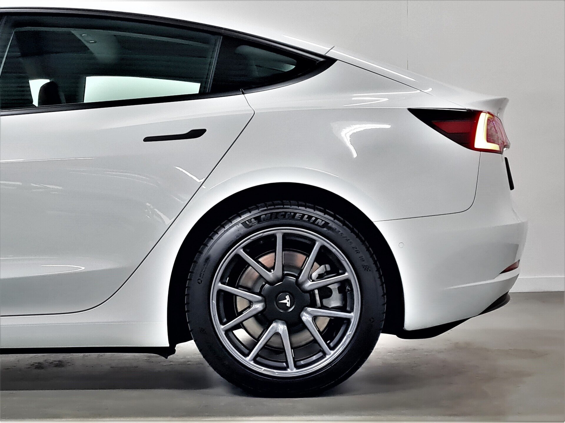 Tesla Model 3 Standard Range Plus Pearl White Multi-Coat