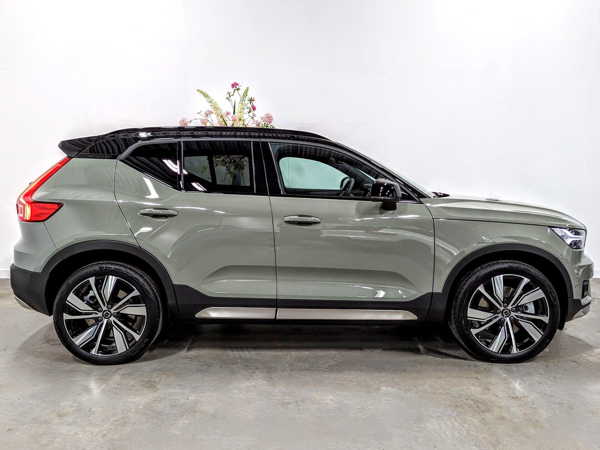 Volvo XC40 Recharge Single Motor FWD Pro Sage Green