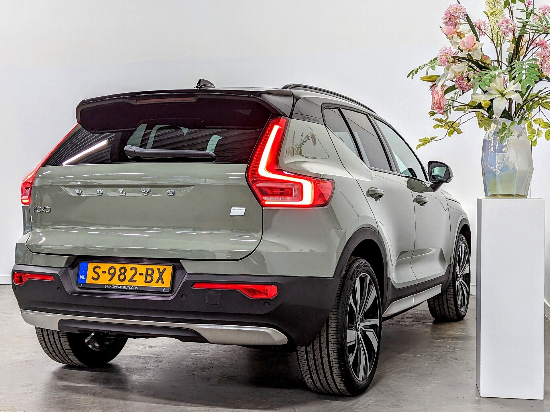Volvo XC40 Recharge Single Motor FWD Pro Sage Green