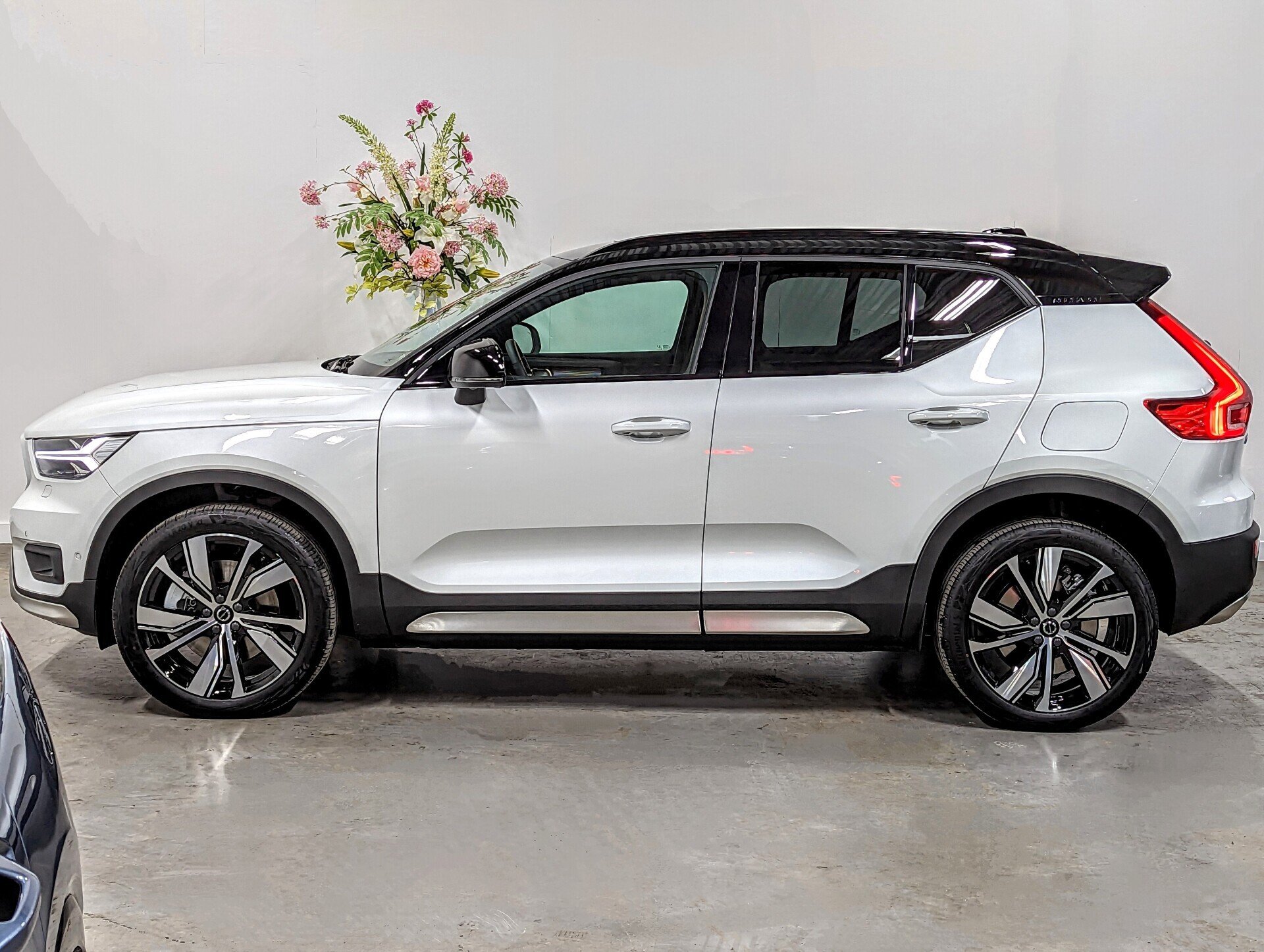 Volvo XC40 Recharge Single Motor FWD Pro Crystal White Pearl