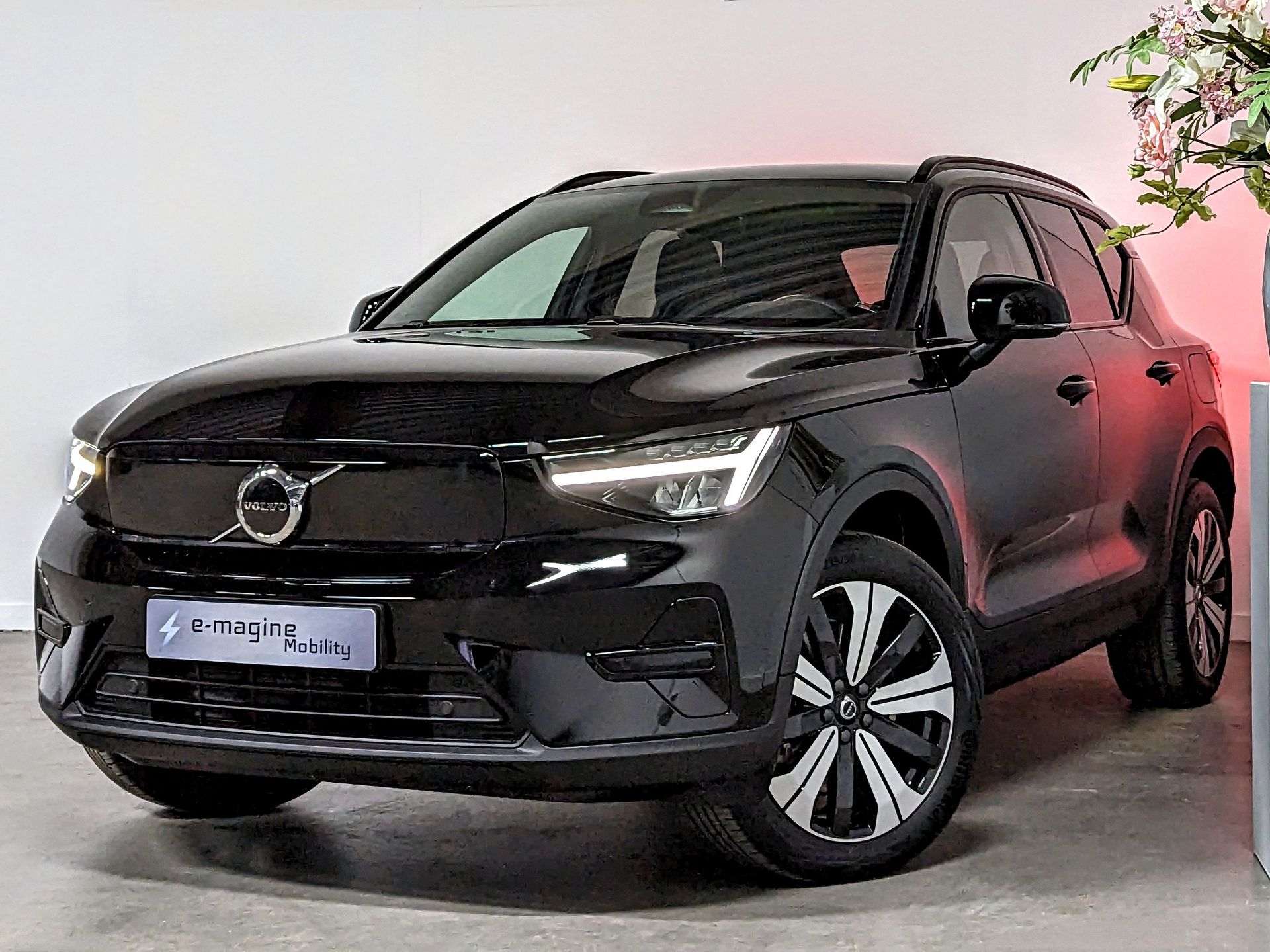 Volvo XC40 Recharge Single Motor FWD Core Black Stone solid