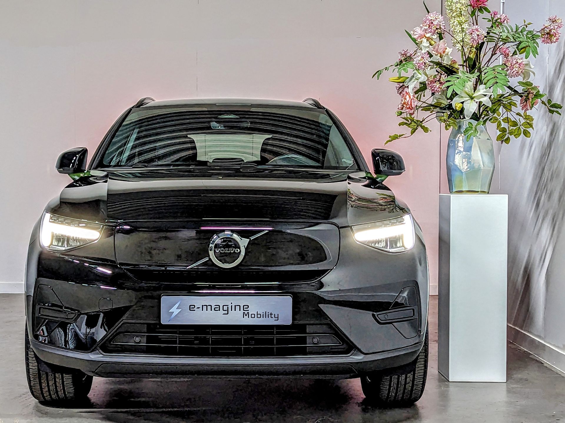 Volvo XC40 Recharge Single Motor FWD Core Black Stone solid