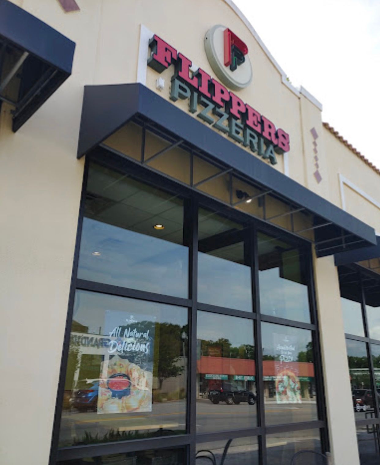 Flippers Pizza St. Petersburg | Delivery & Dine-In