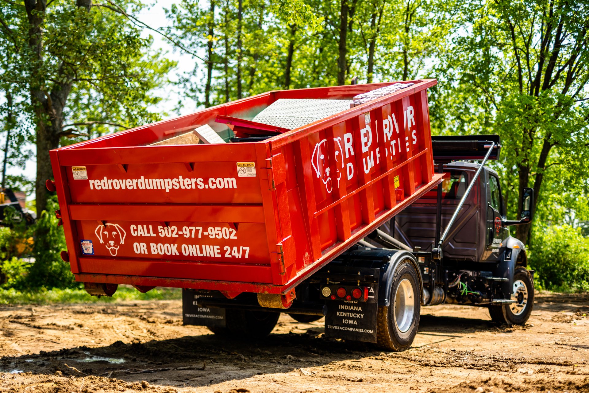 The 5 Benefits of a Roll-Off Dumpster Rental Service for Your Business