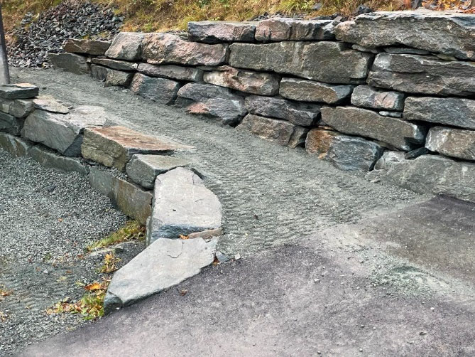 Lunde Bygdelag - Natursteinsmur og ny gangvei