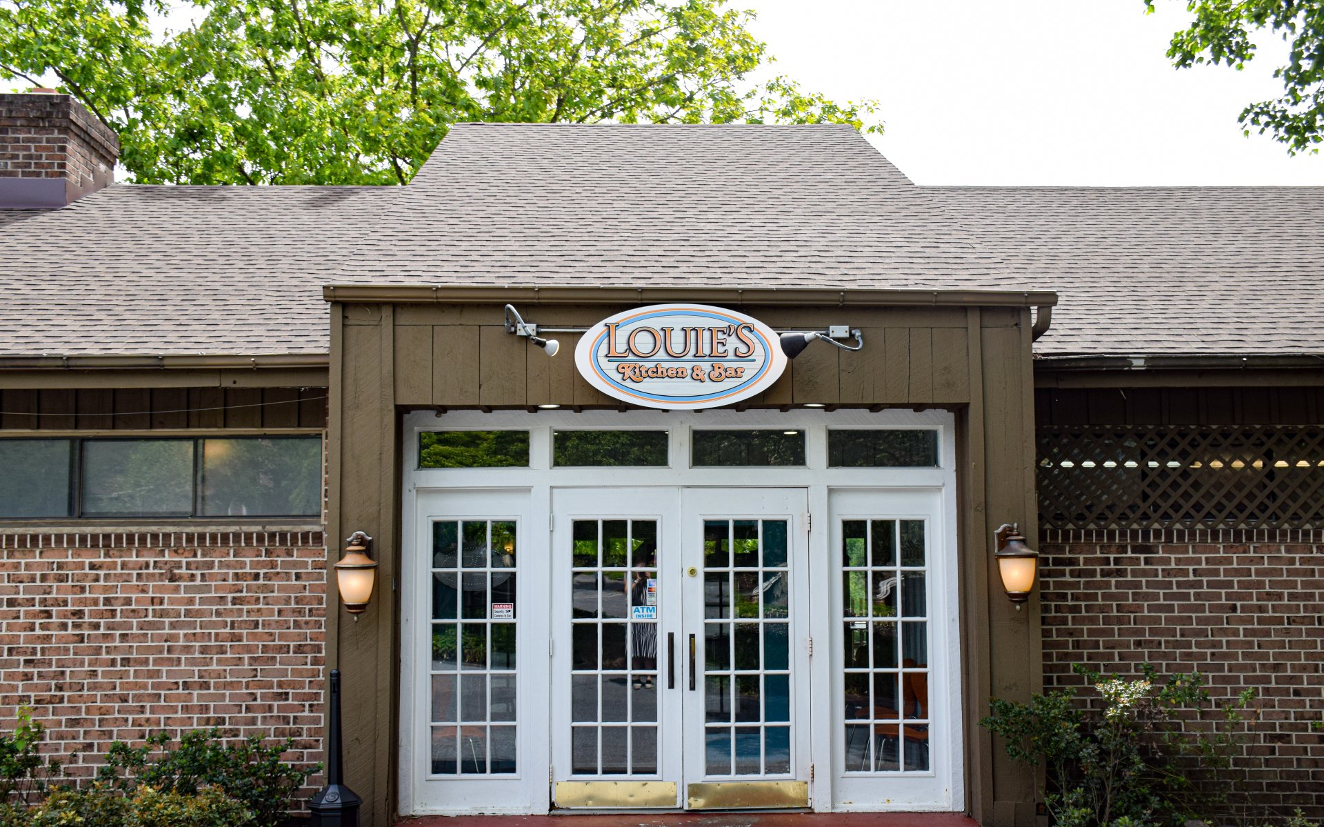 Dining Experience - Louie's Kitchen and Bar