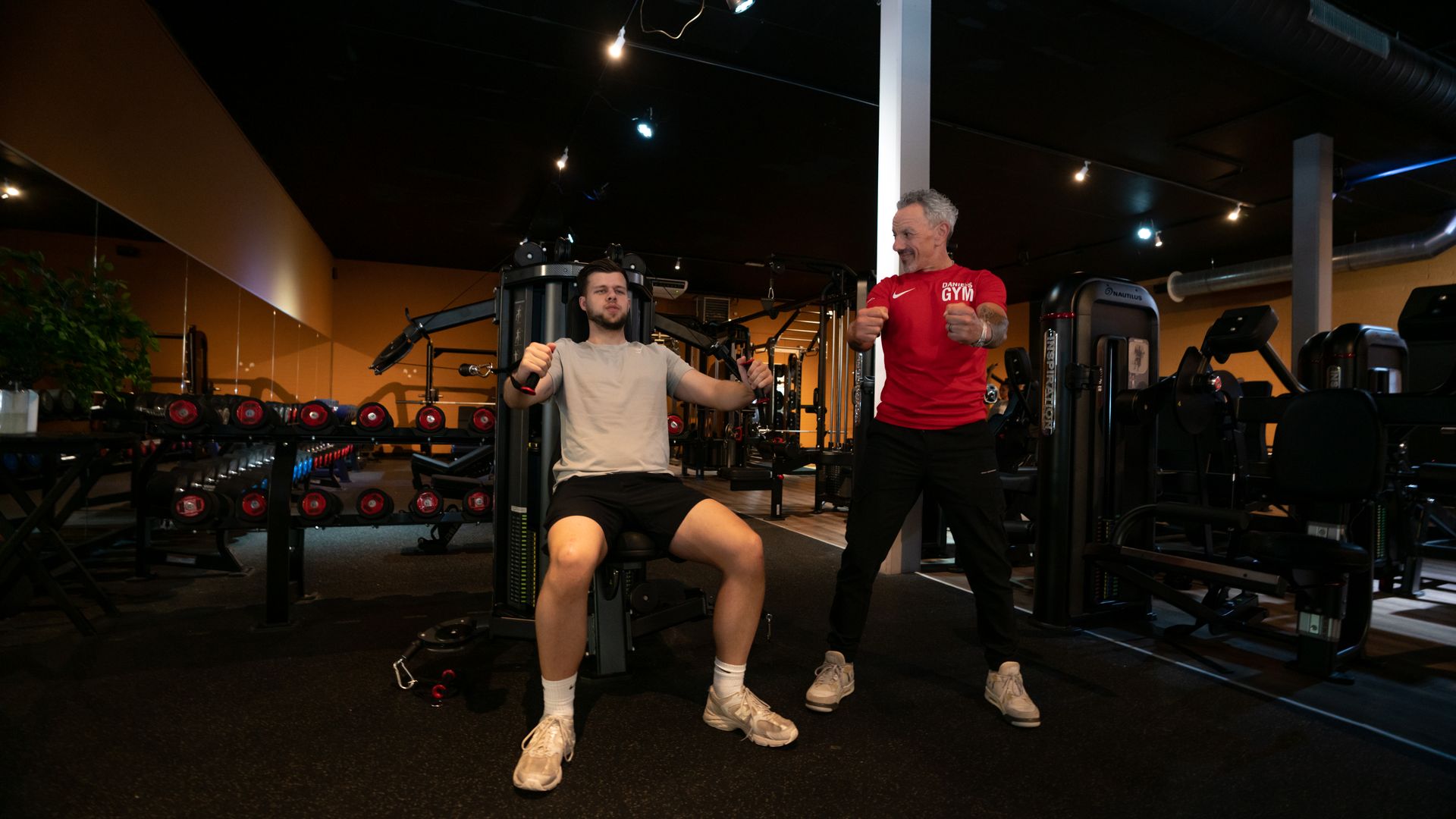 Waarom muziek je sterker maakt tijdens krachttraining