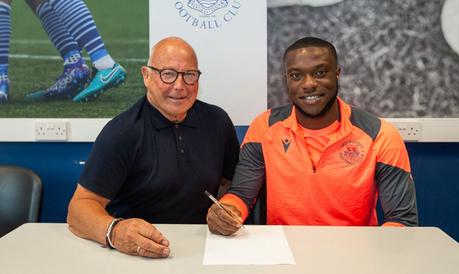 Oxford City sign Chi Ezennolim