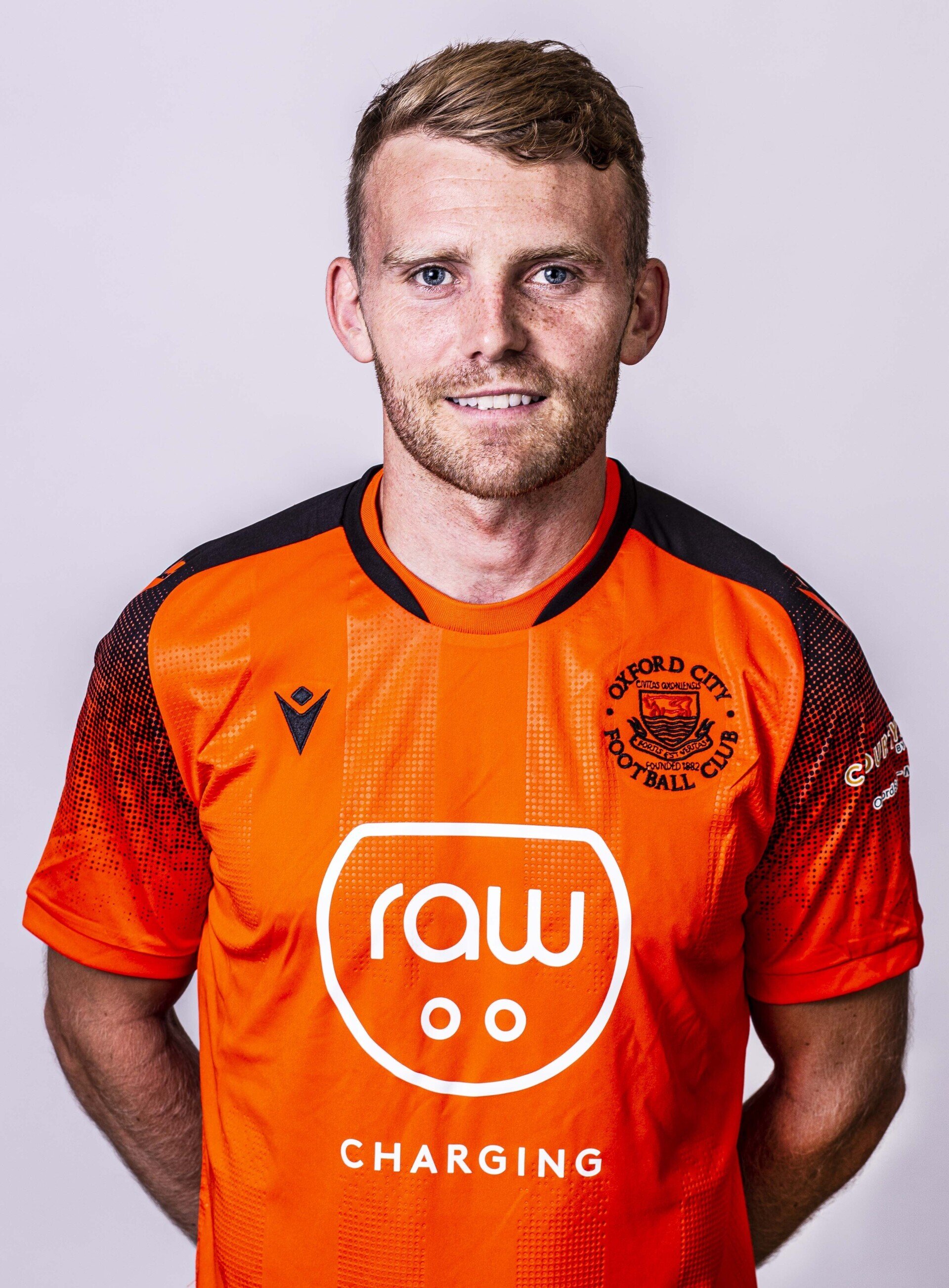 MEN'S FIRST TEAM PLAYER