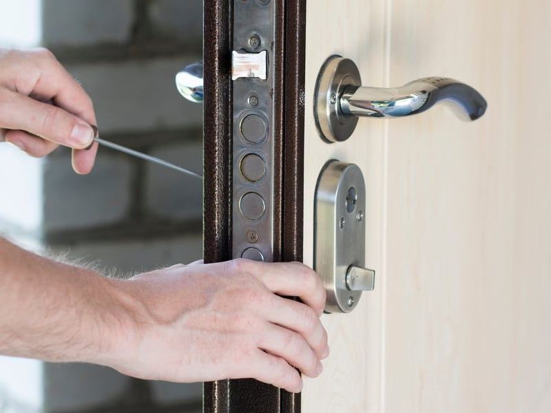 Lietuviškos šarvuotos buto durys | Duruva