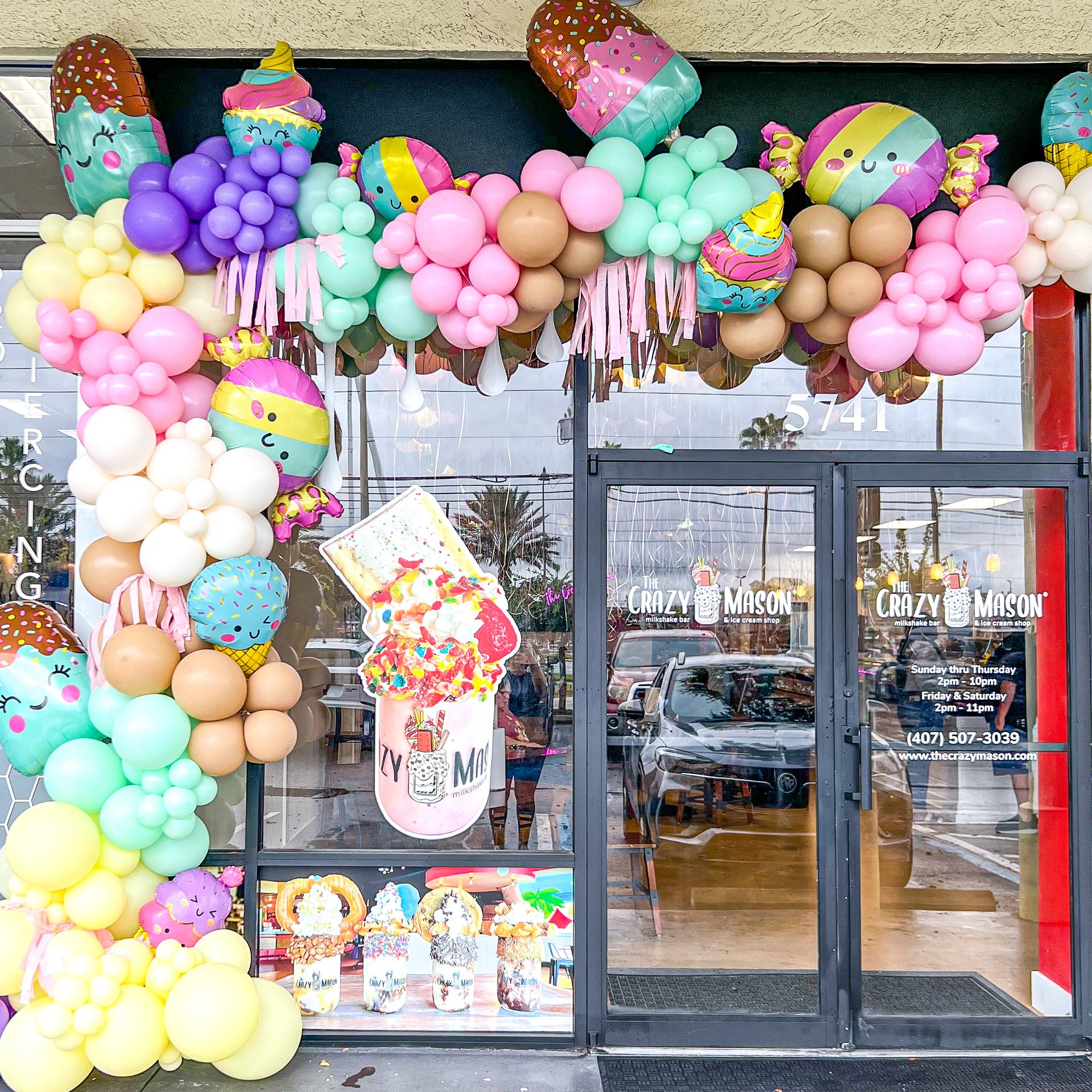 Orlando Balloon Decorator, Tabitha's Balloon Bar