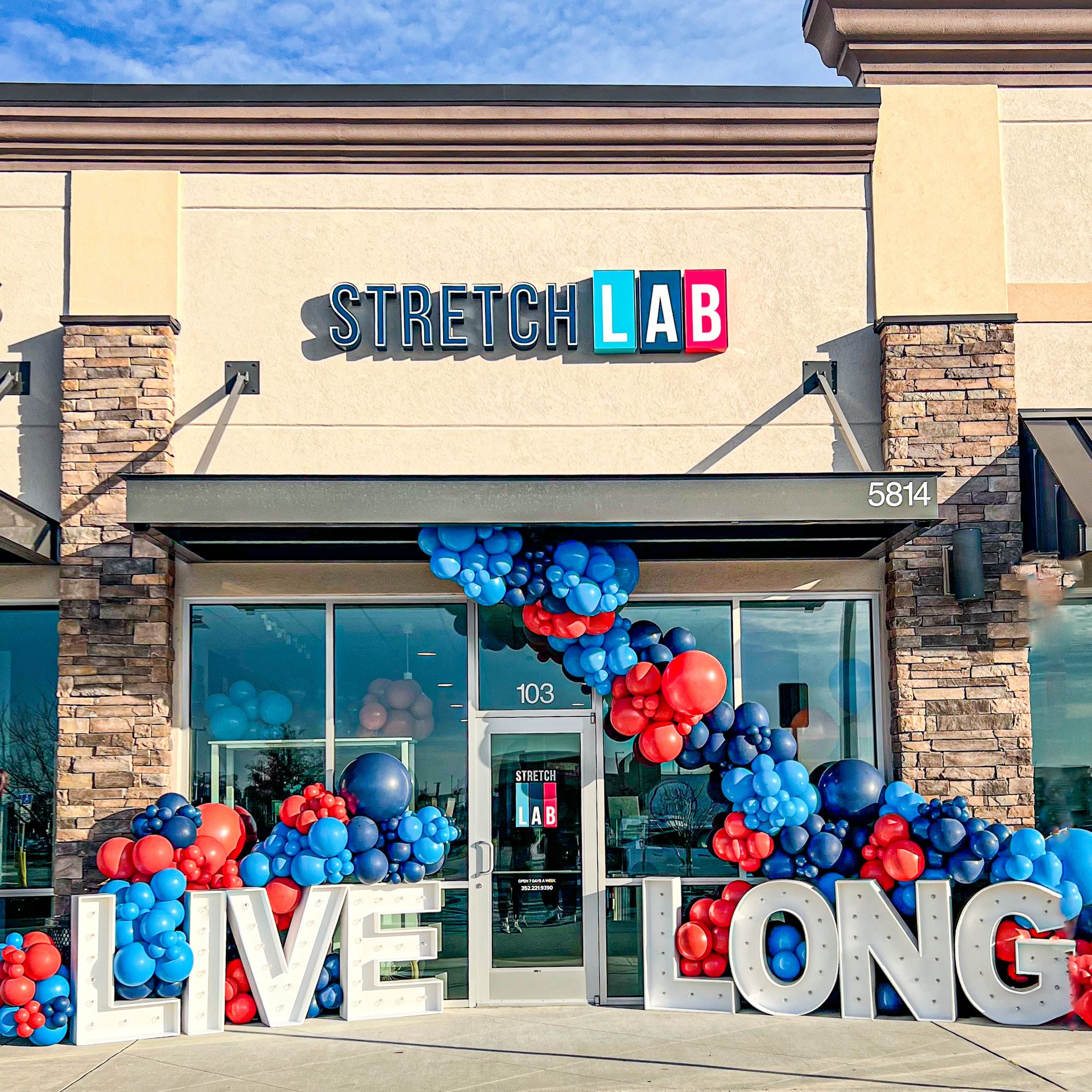15 Grand Opening Decoration Ideas (Balloon Arches, Backdrops ...