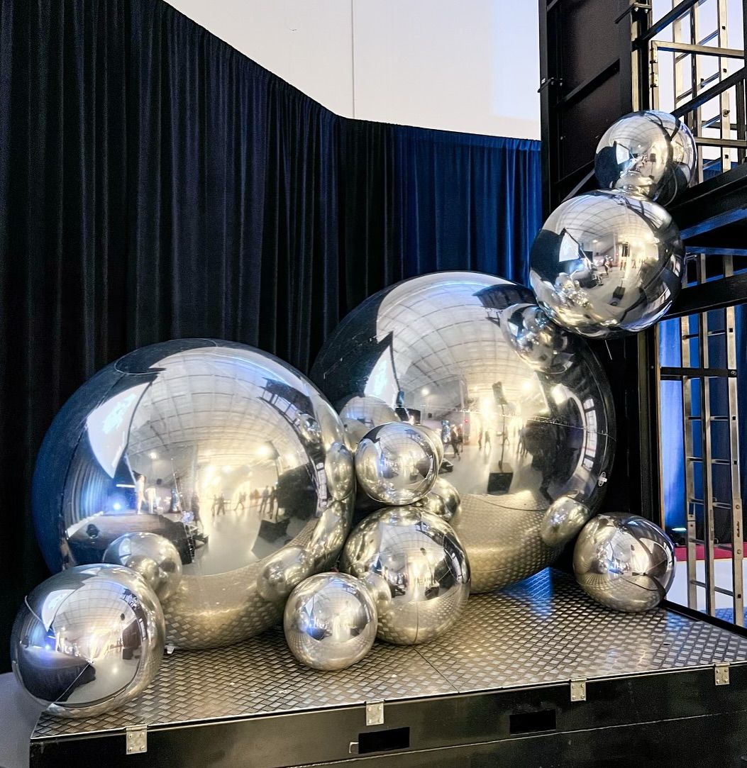 Giant Spheres | Tabitha's Balloon Bar | Orlando, FL