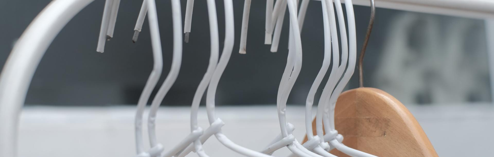 How to Properly Arrange The Clothes in Your Closet