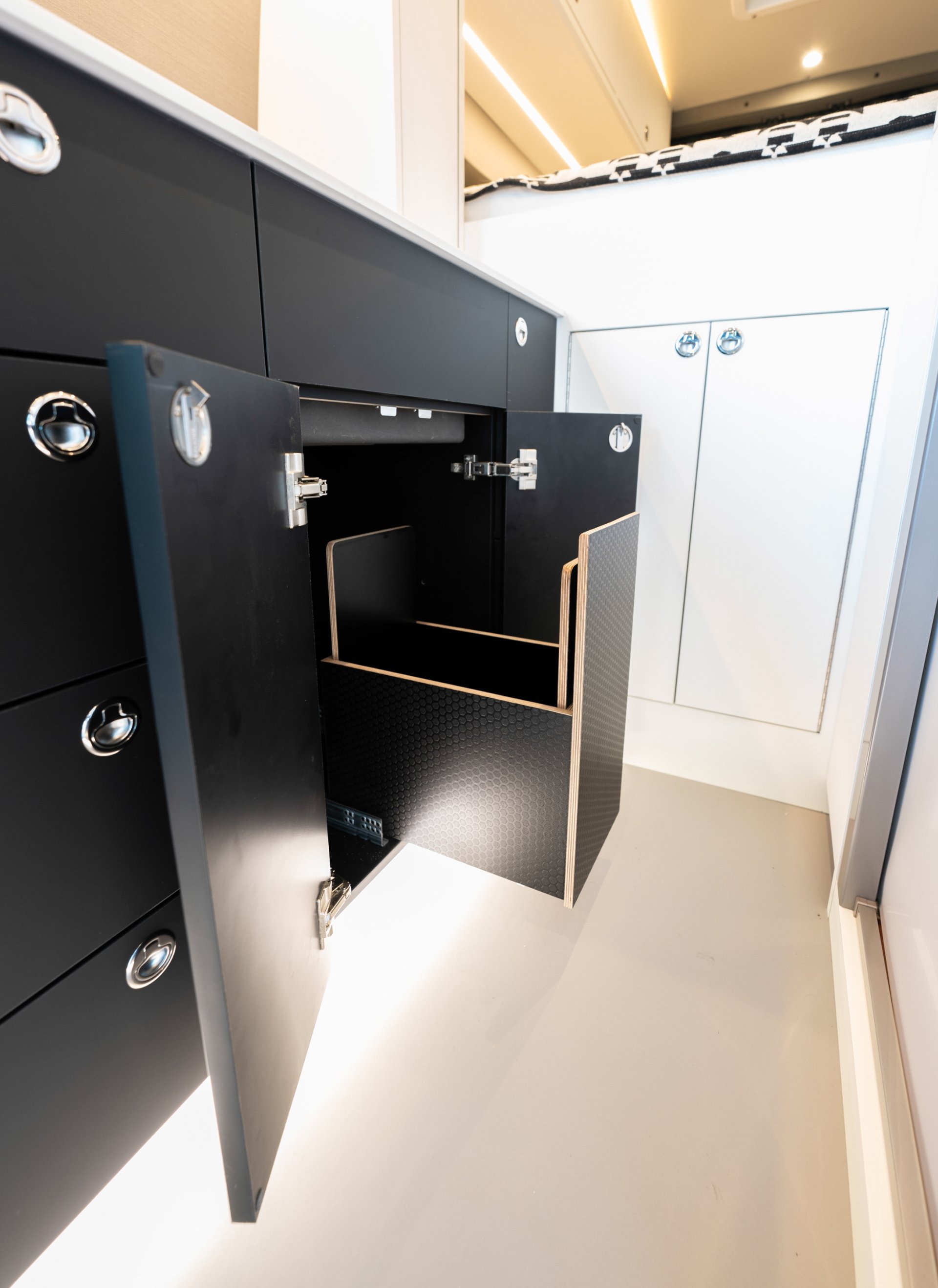 ZEPPELIN | Benchmark Vehicles