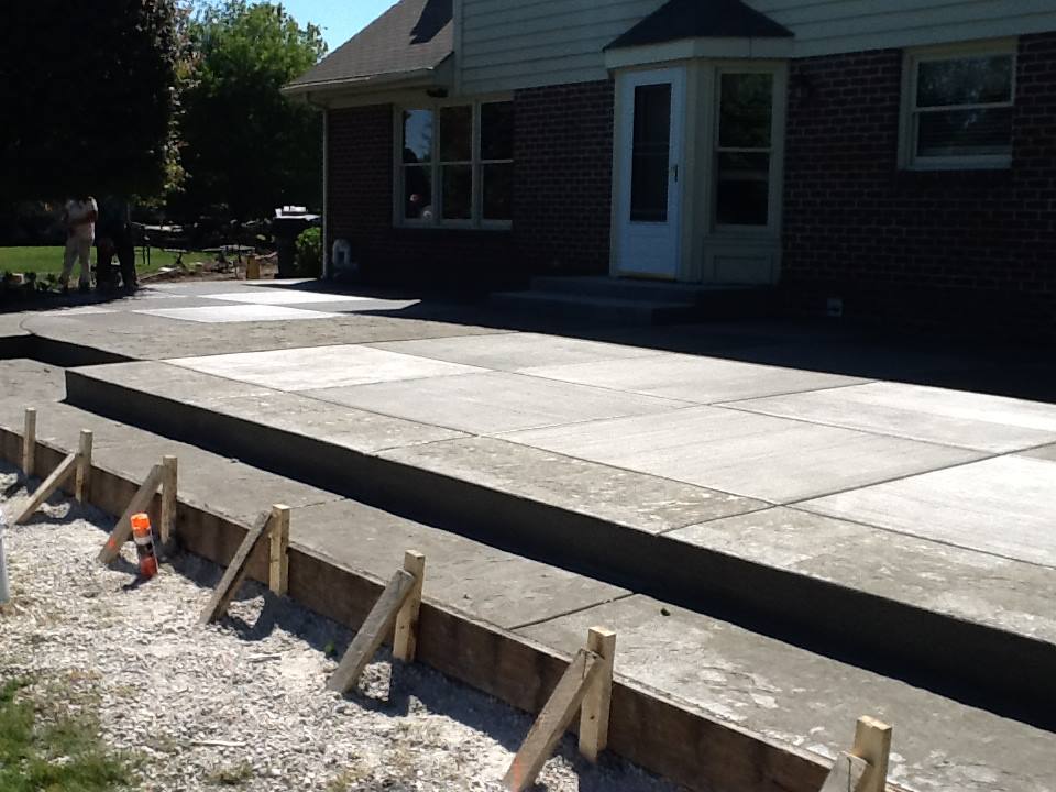 Concrete Retaining Wall | Tinley Park, IL | Frazier Residential Concrete