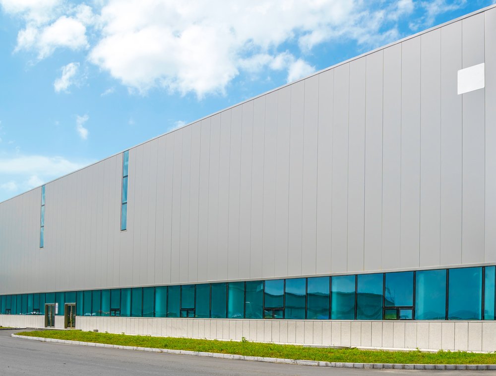 Taktvätt med målning av betongpannor och plåttak