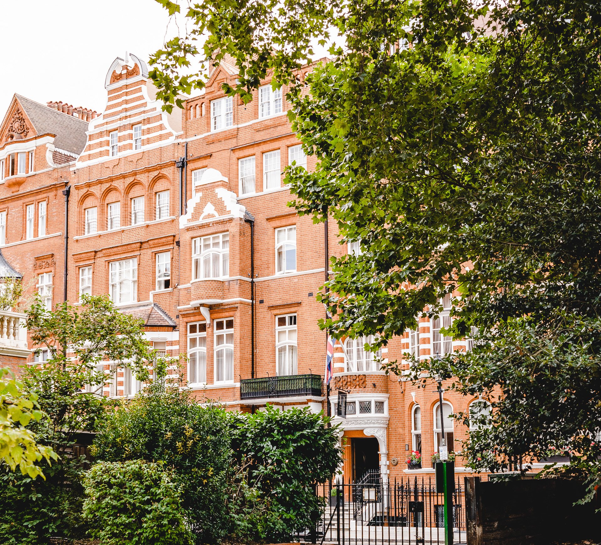 CADOGAN ACQUIRES THE DRAYCOTT HOTEL