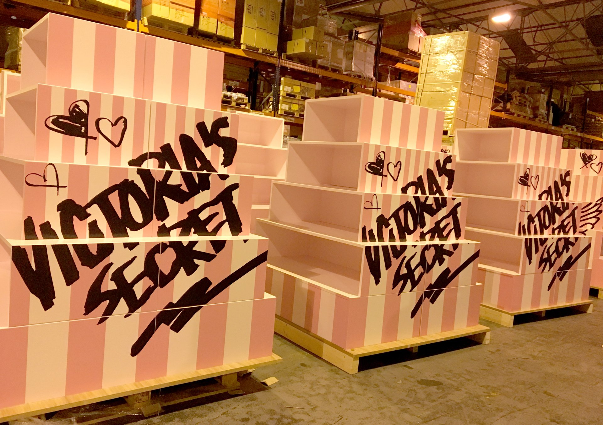 Home Big Time Graphics Harlow Essex London Herts Signs Fitting Wraps