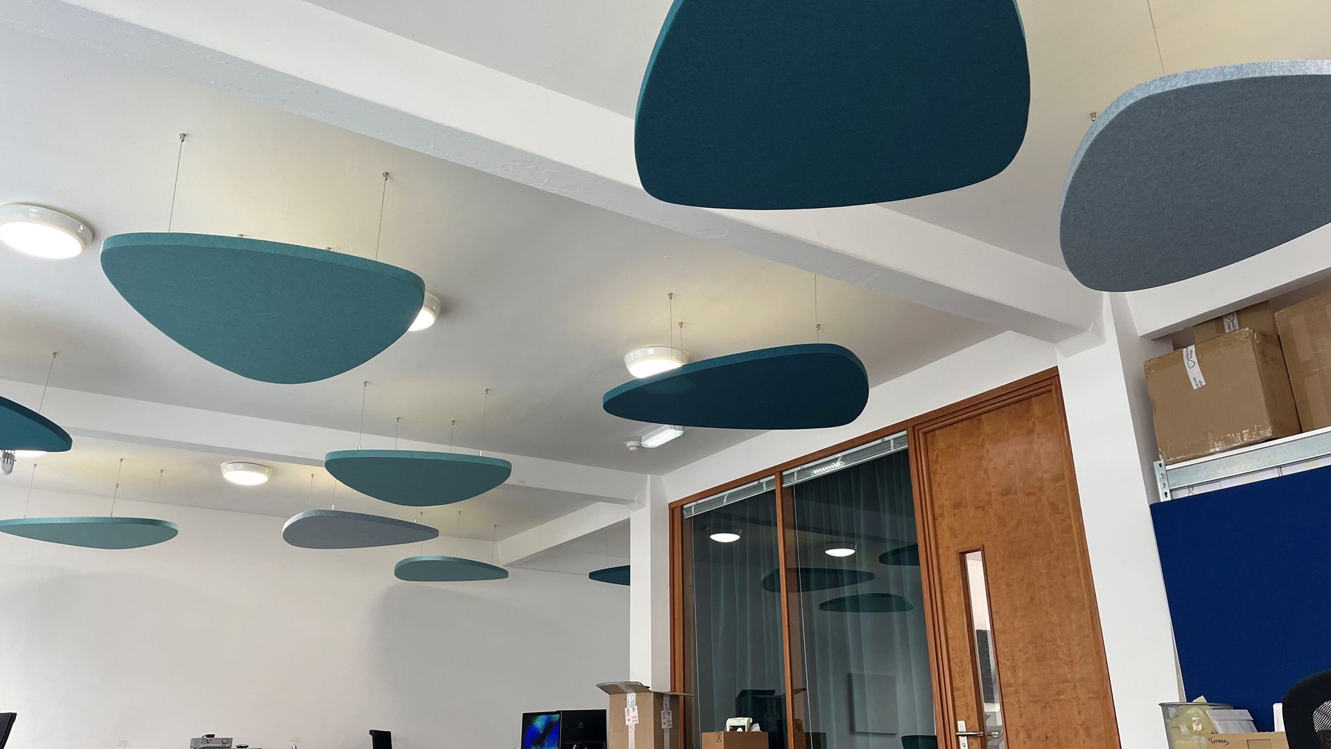 How to reduce echo using acoustic panels