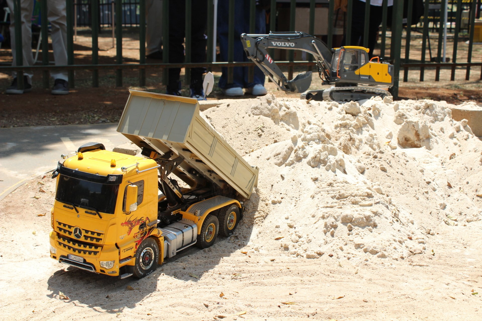 Largest selection of Model RC 1/14 scale Trucks & Machinery