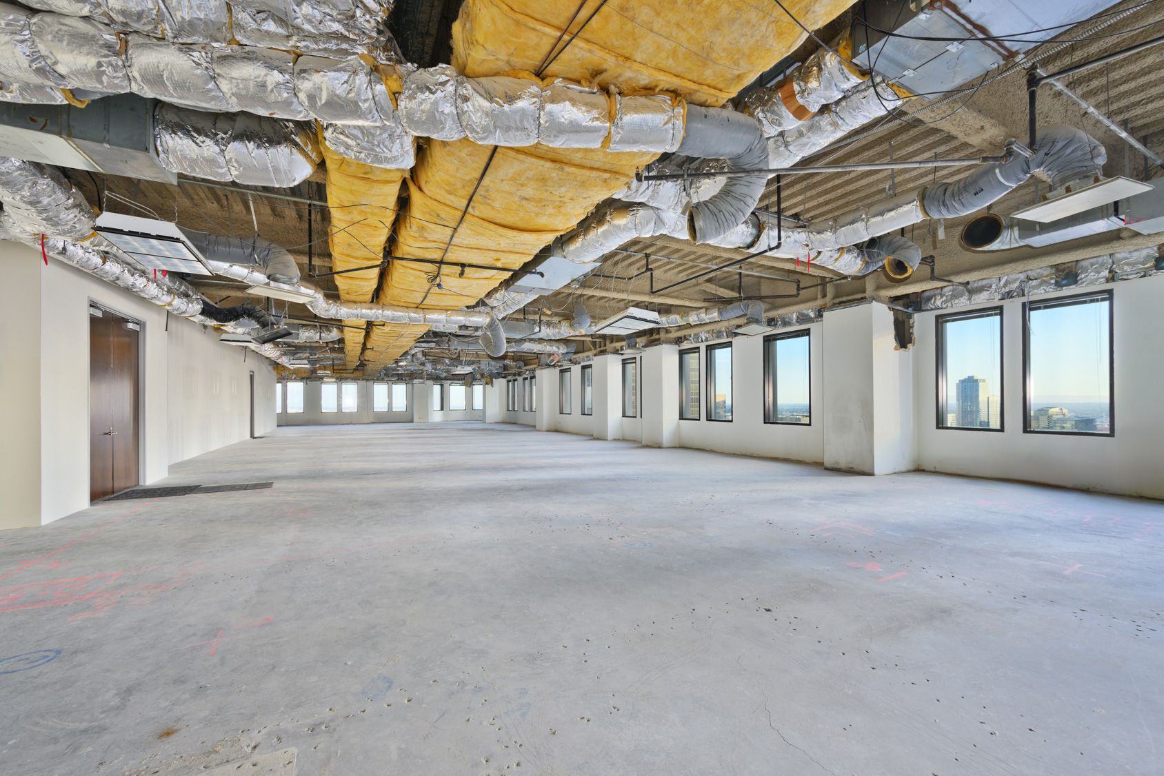 Lease Office Space at 660 S Figueroa DTLA