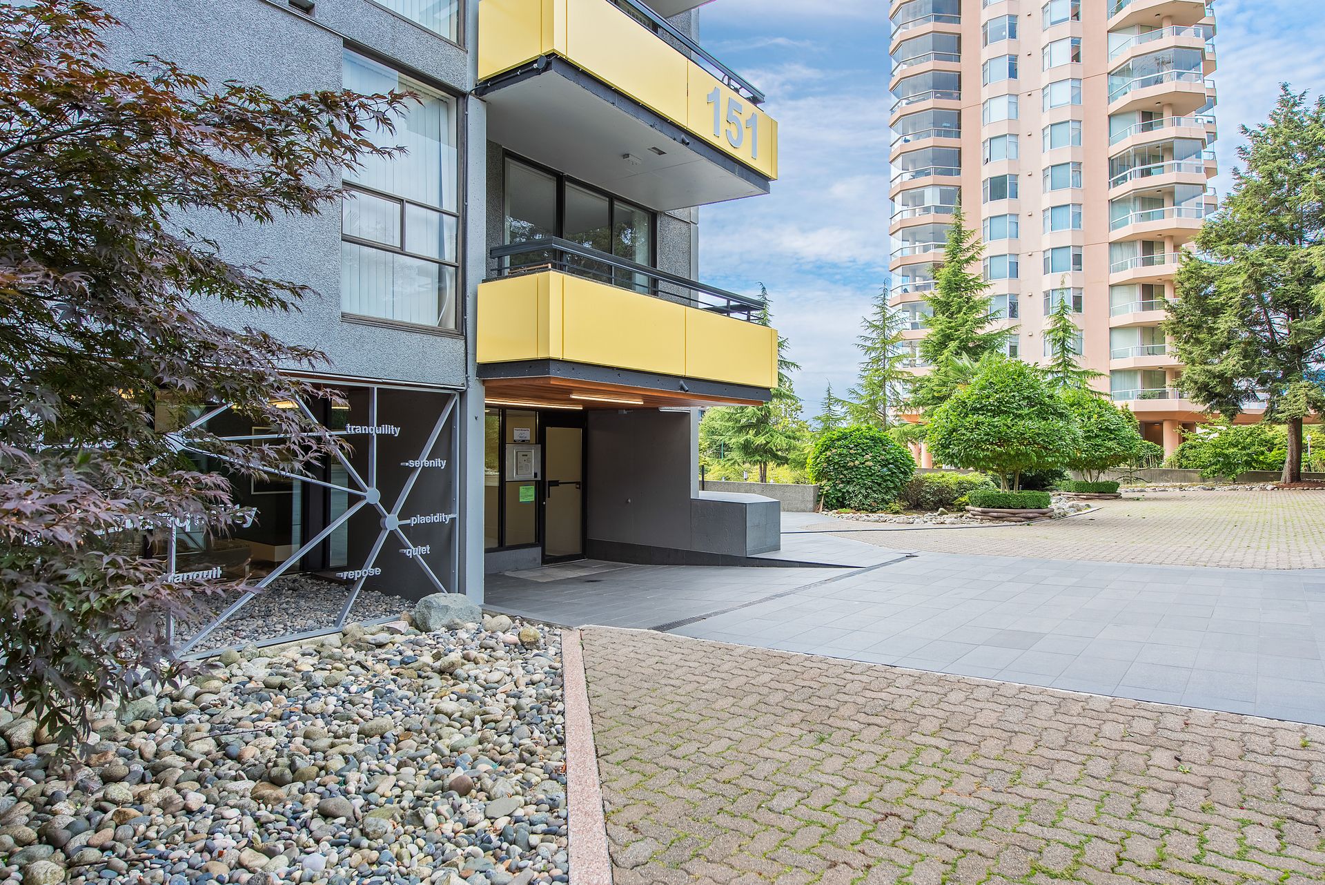 Suite and Building Pictures | Gallery - 151 Keith Road East