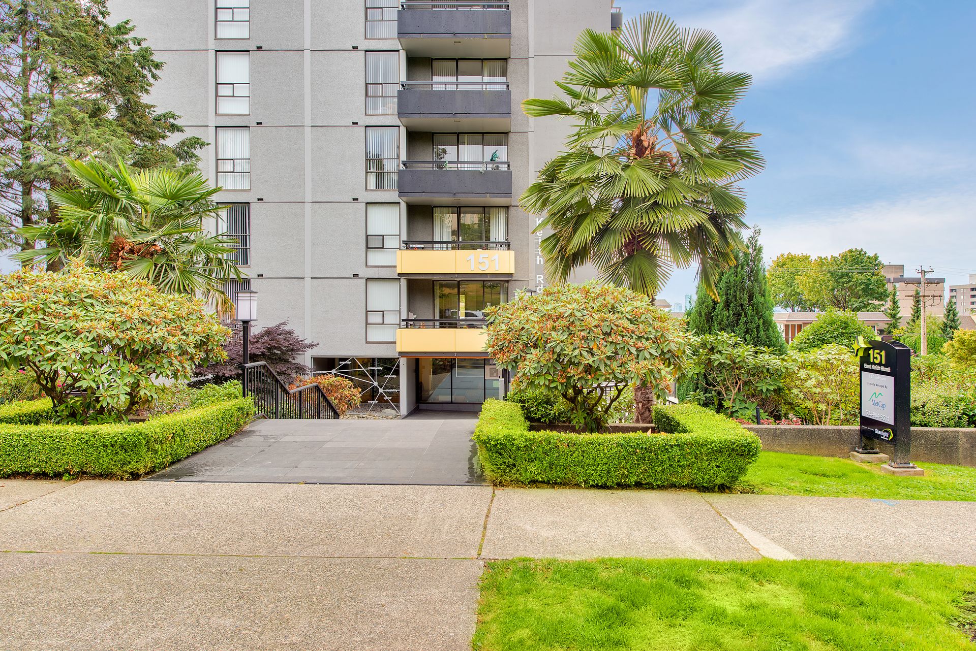 Suite and Building Pictures | Gallery - 151 Keith Road East