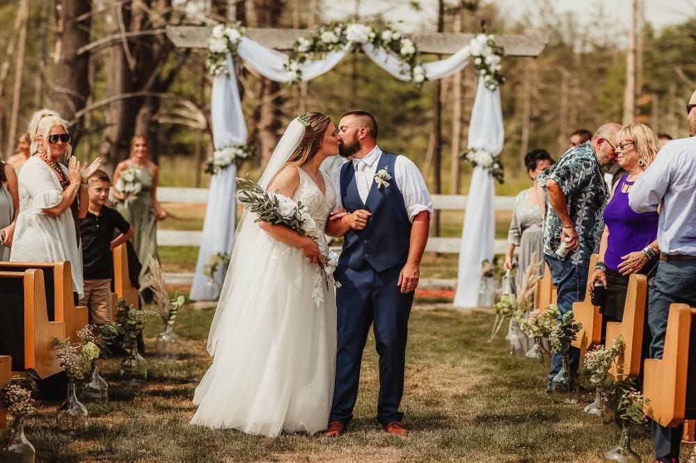 Michigan Wedding Barns | Wedding Destination | Mayhew Event Barn