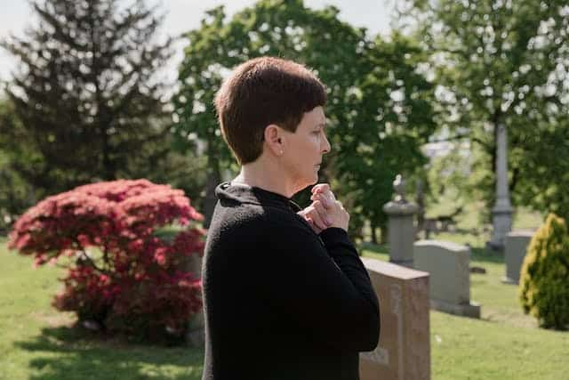 Understanding Simple Cremation with a Graveside Service