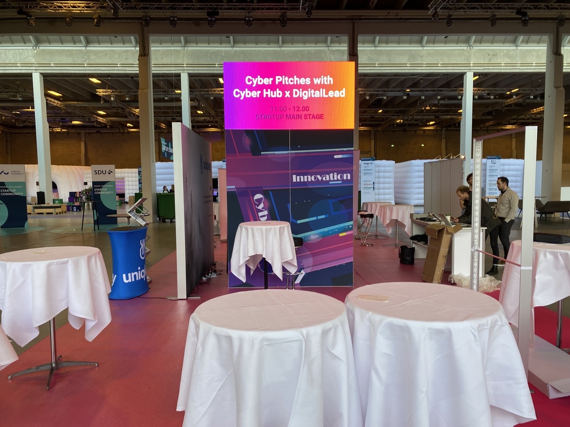 Digital Tech Summit 2022 - LED skærm på messestand