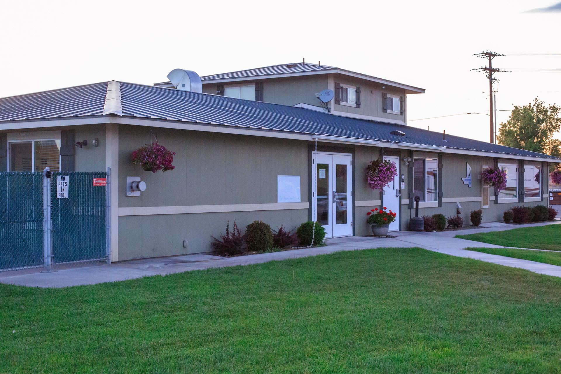 Richland, WA RV Park - Moon River Family-Owned RV Park & Resort