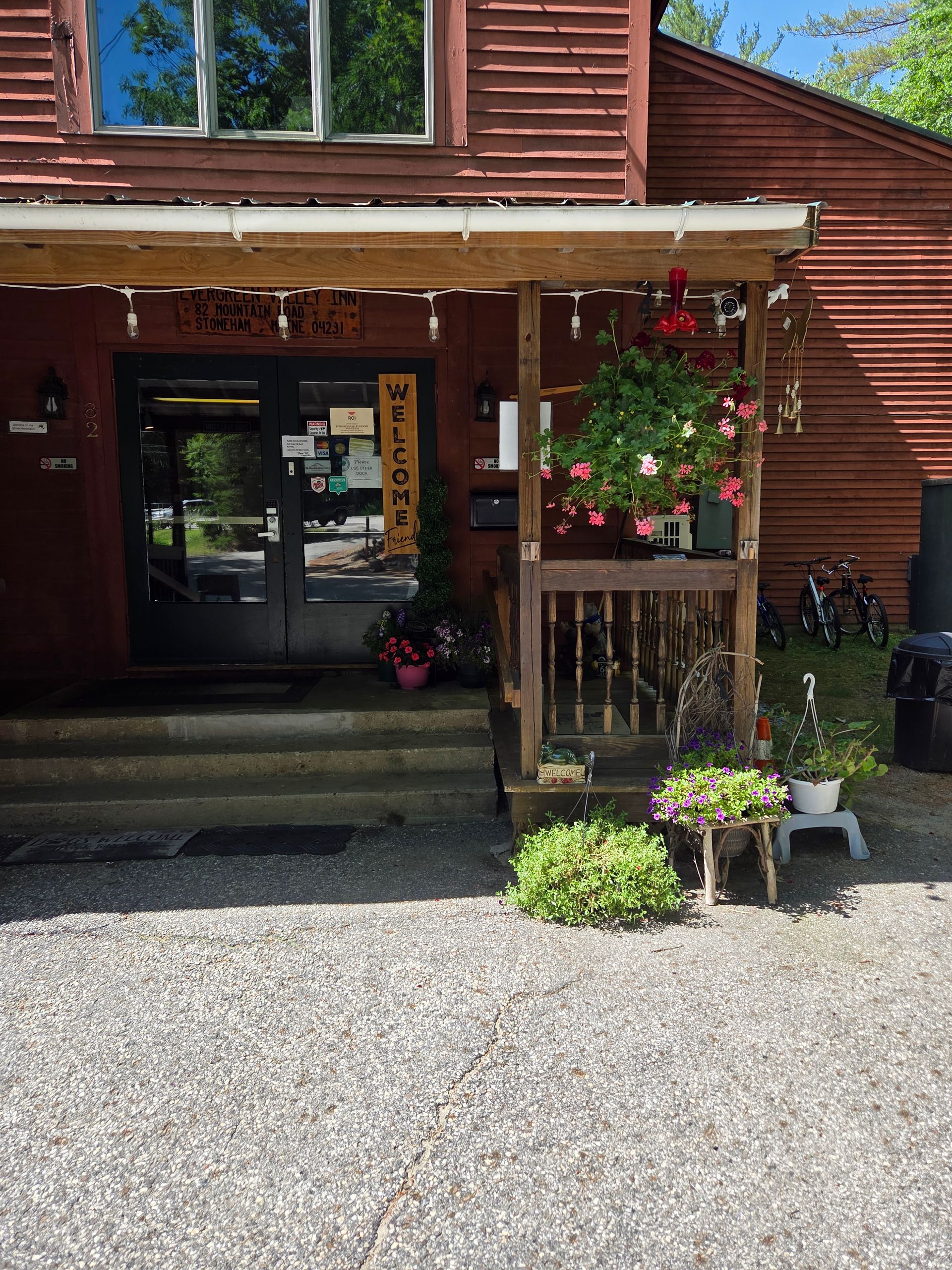 Rustic Inn | Stoneham, ME | 207-928-3300