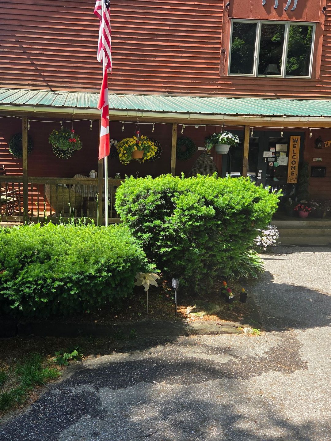 Rustic Inn | Stoneham, ME | 207-928-3300