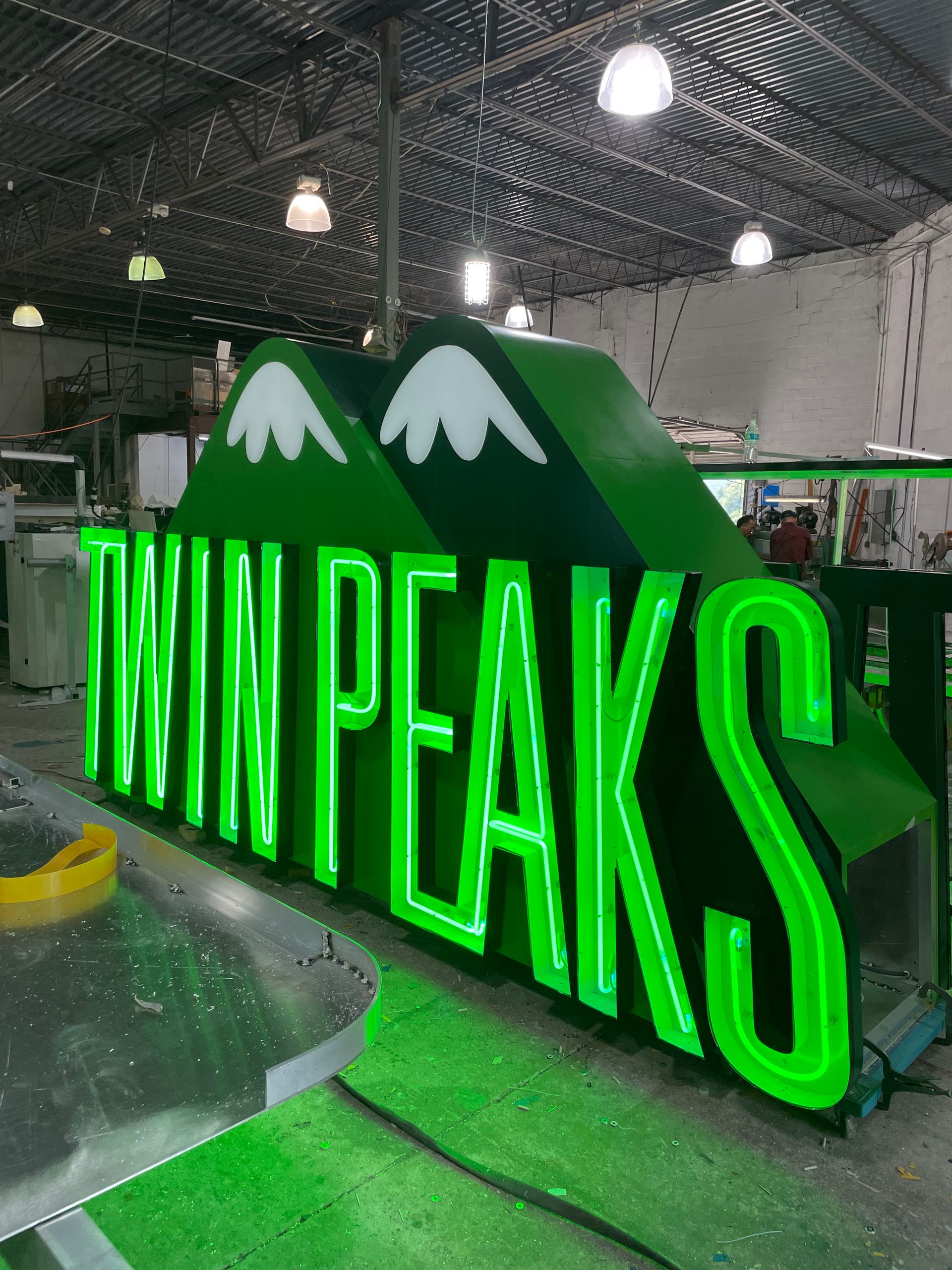 Home [www.tonywholesalesigns.com]