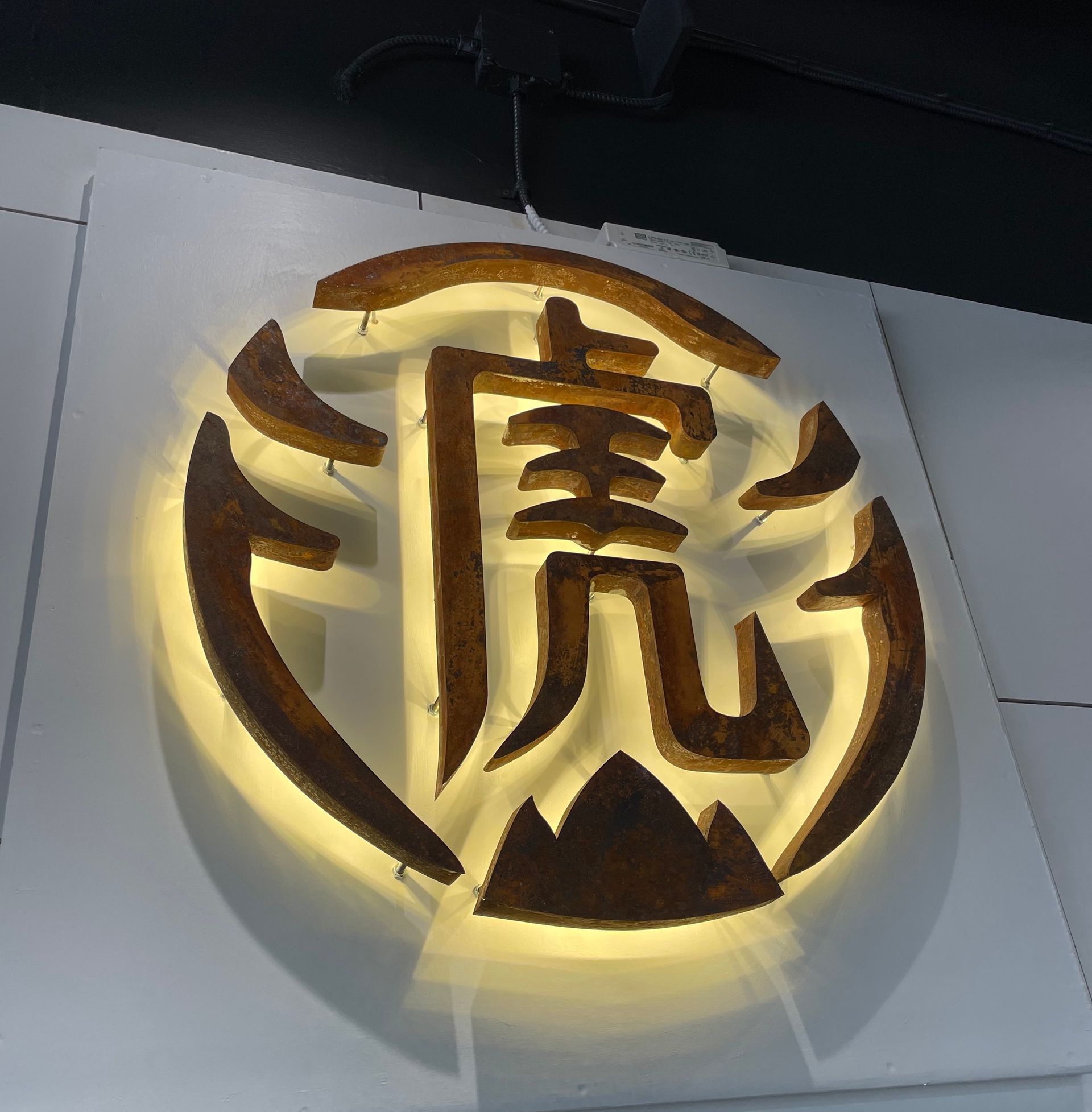 Home [www.tonywholesalesigns.com]