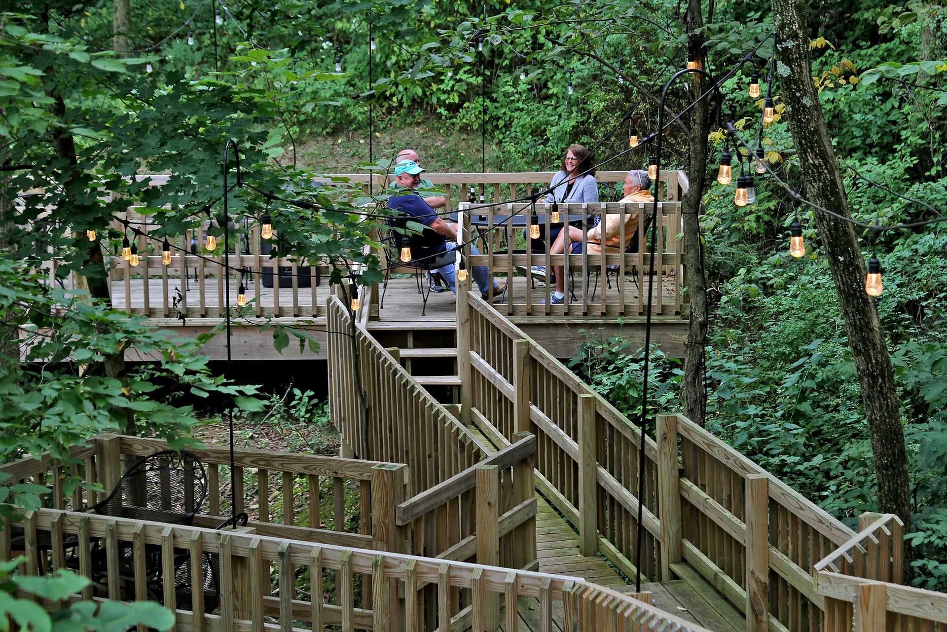 Hans' Place | Menu | Restaurant | Outdoor Dining | American Food