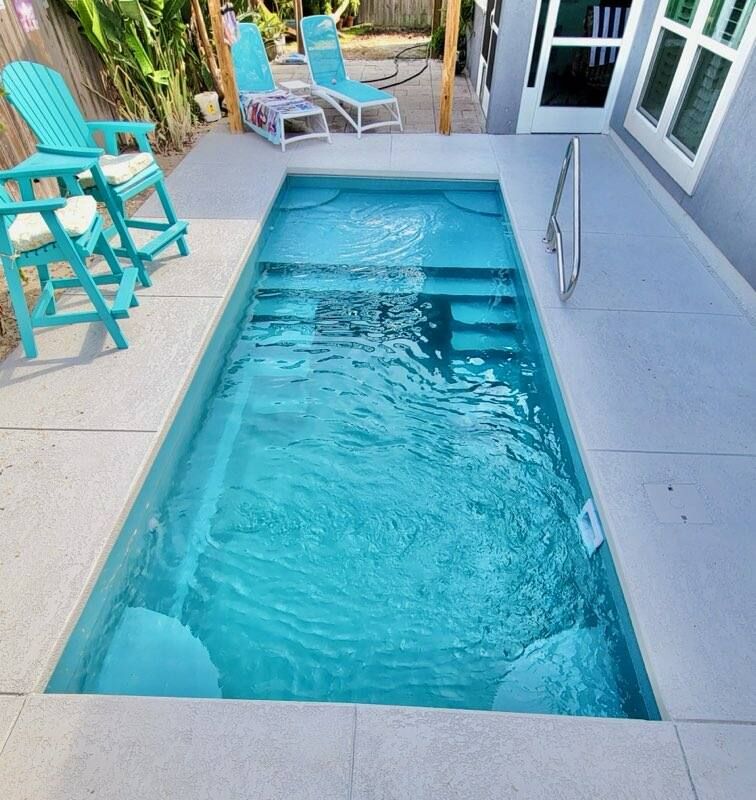 Constant-Depth Rockport Pool | Houston, TX