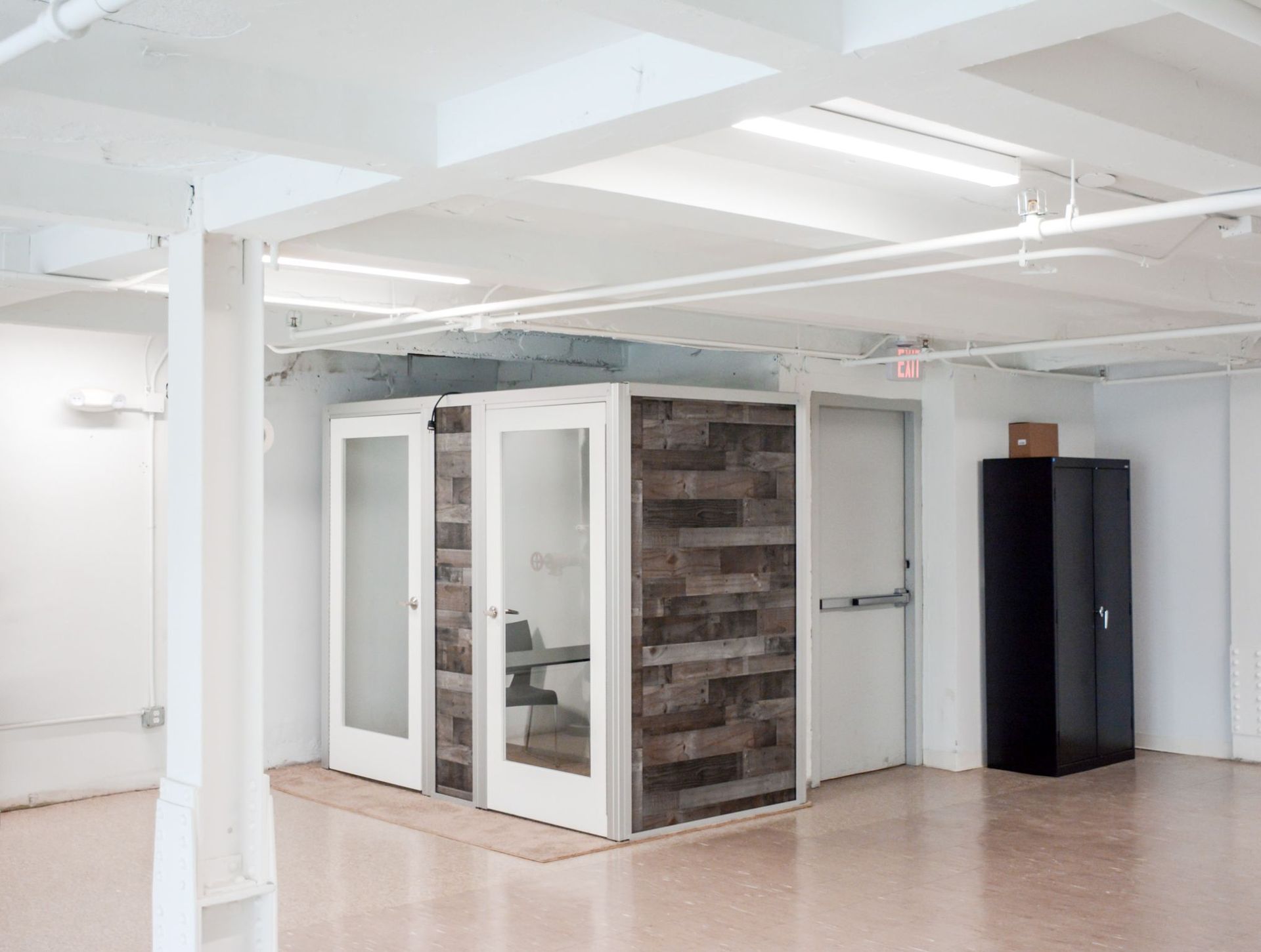 Office Cubicles, Meeting Pods & Modular Partitions