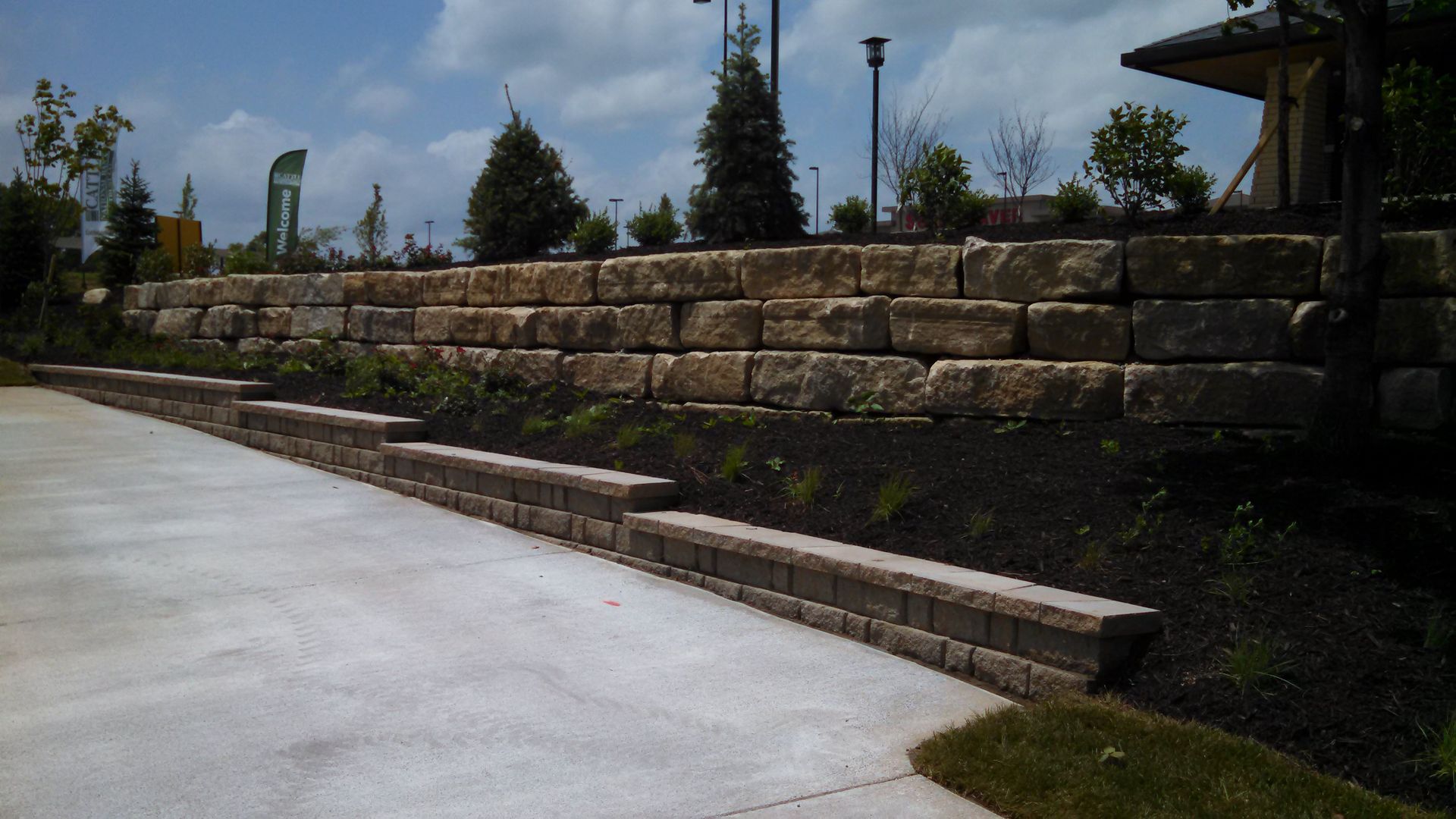 Commercial Retaining Walls in Lincoln, NE - Dreamscapes Inc.