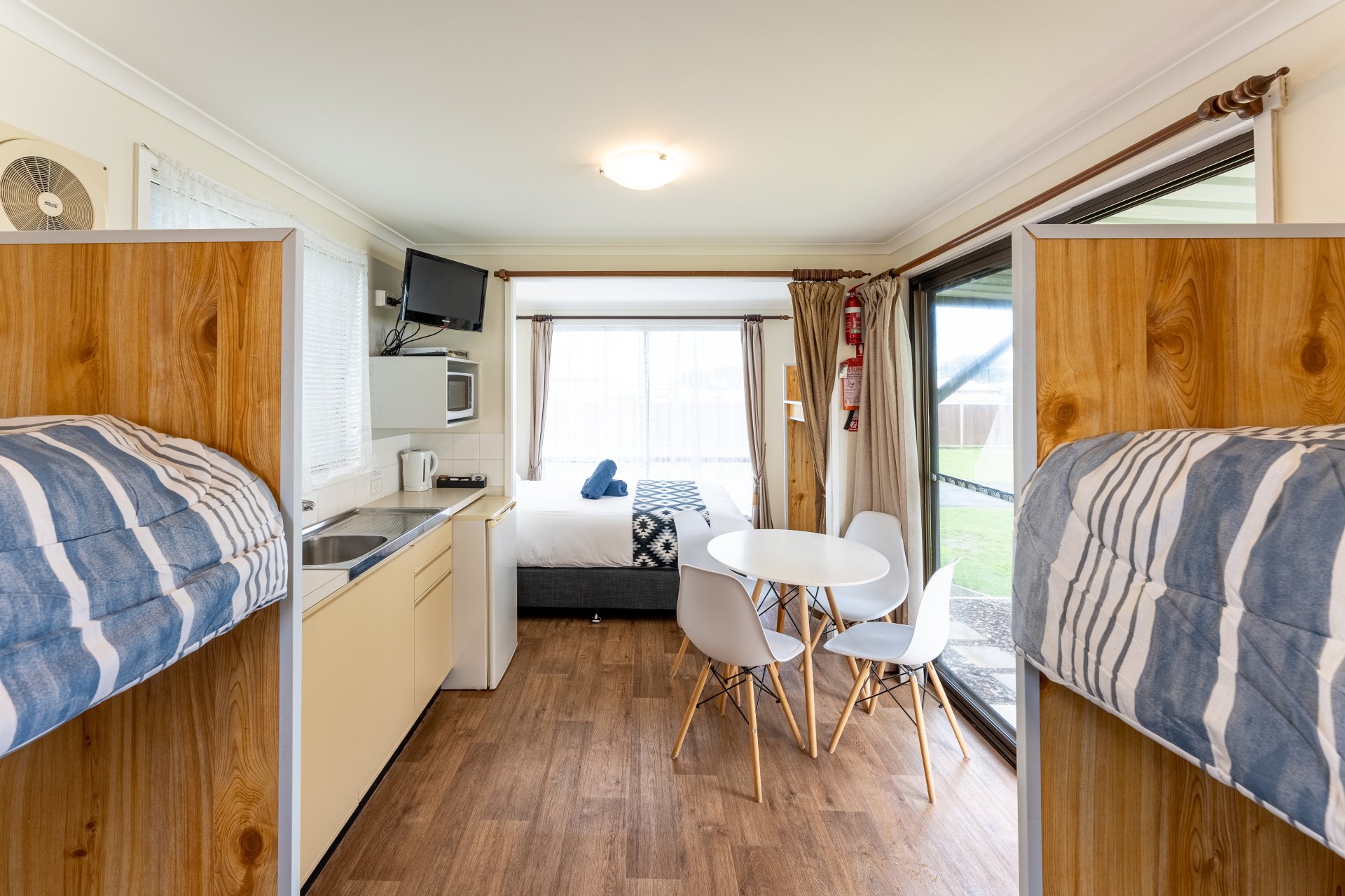 Gum Tree Caravan Park - Port Fairy, VIC - Budget Ensuite Cabin