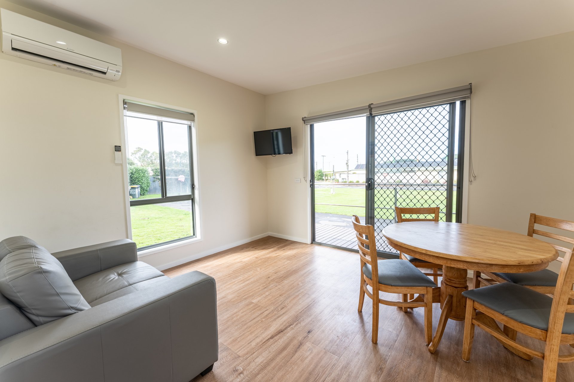 Gum Tree Caravan Park - Port Fairy, VIC - Budget Ensuite Cabin