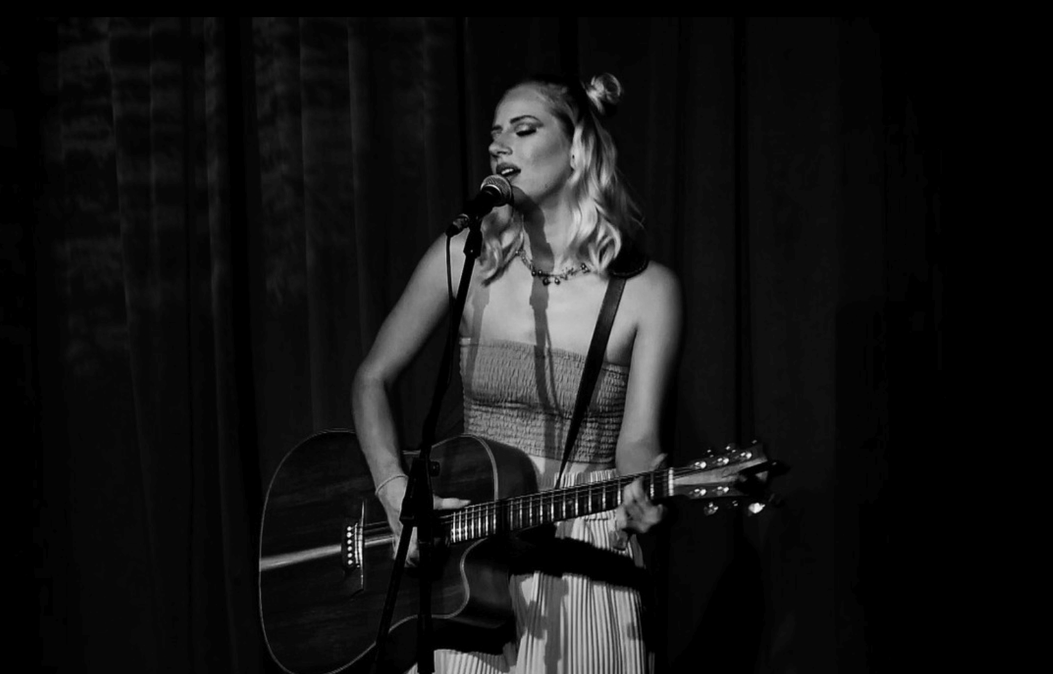 Acoustic Singer | Bella Maree | Perth