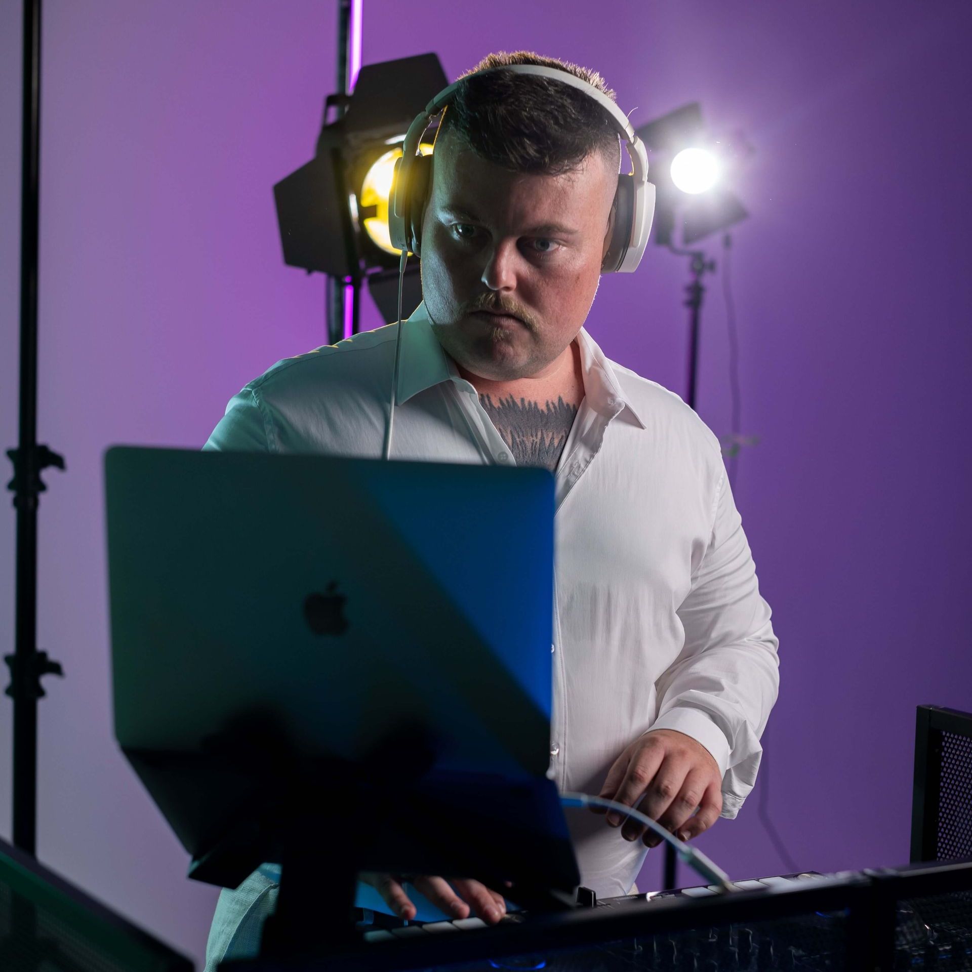 Zak | Melbourne Acoustic Musician & DJ for Weddings & Events