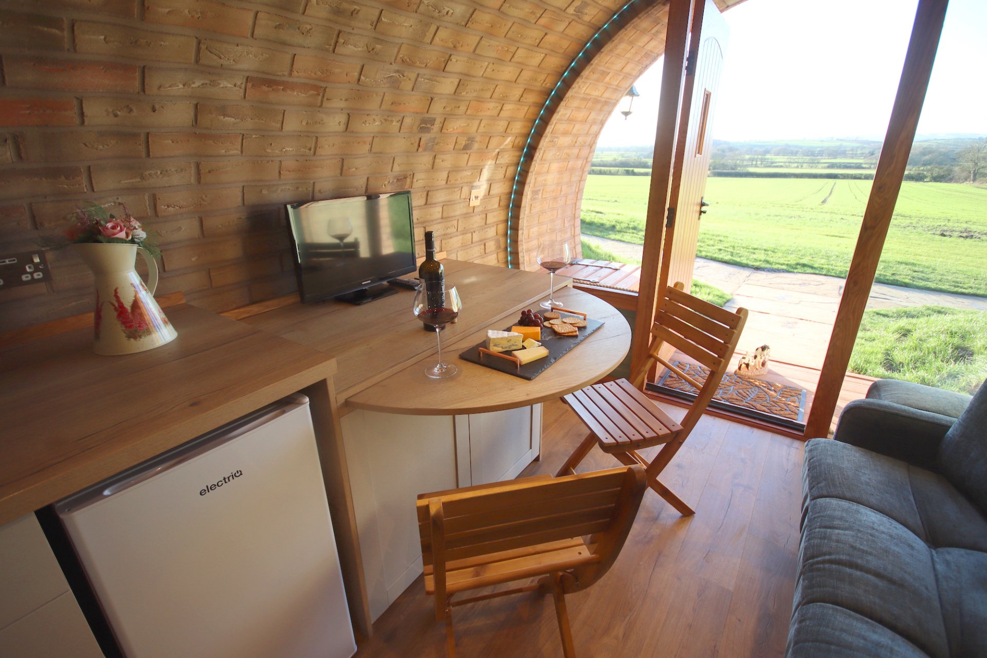 HARE'S VIEW :: Yorkshire Burrows, Luxury Underground Glamping Pods