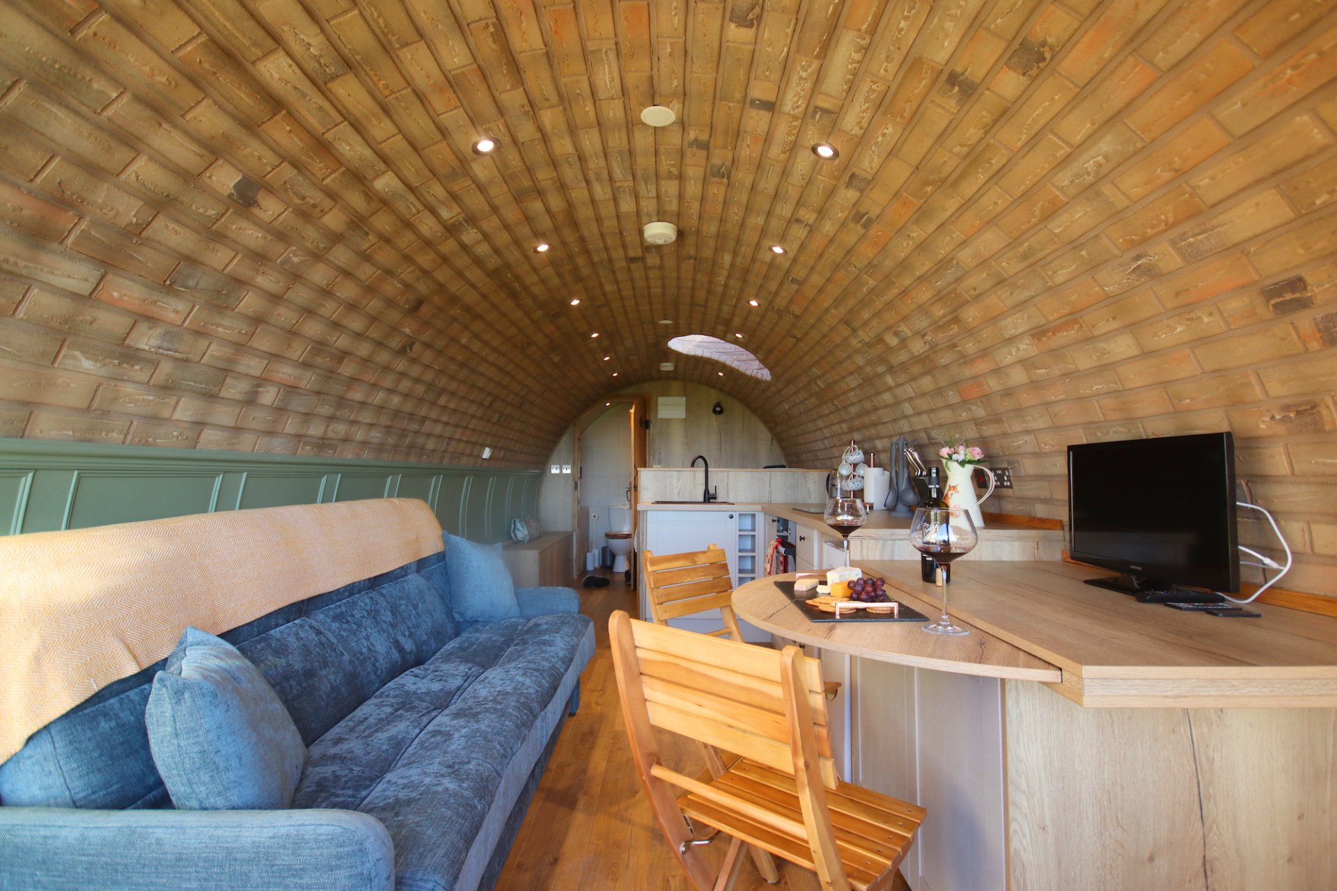 HARE'S VIEW :: Yorkshire Burrows, Luxury Underground Glamping Pods