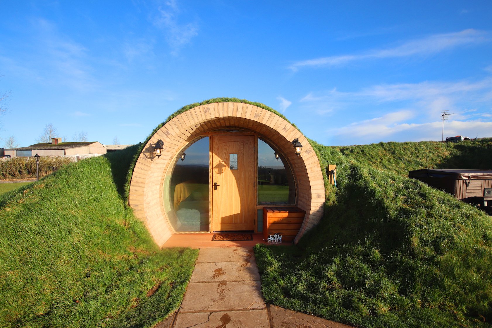 HARE'S VIEW :: Yorkshire Burrows, Luxury Underground Glamping Pods