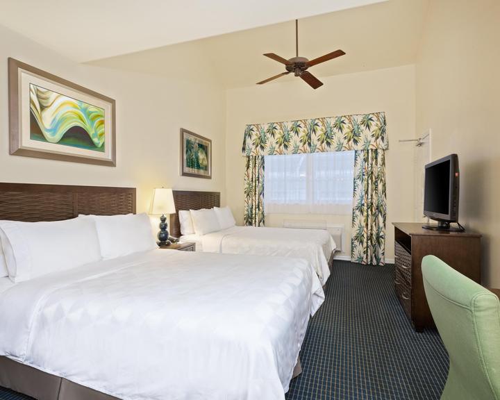 Holiday Inn & Suites S- Harbourside