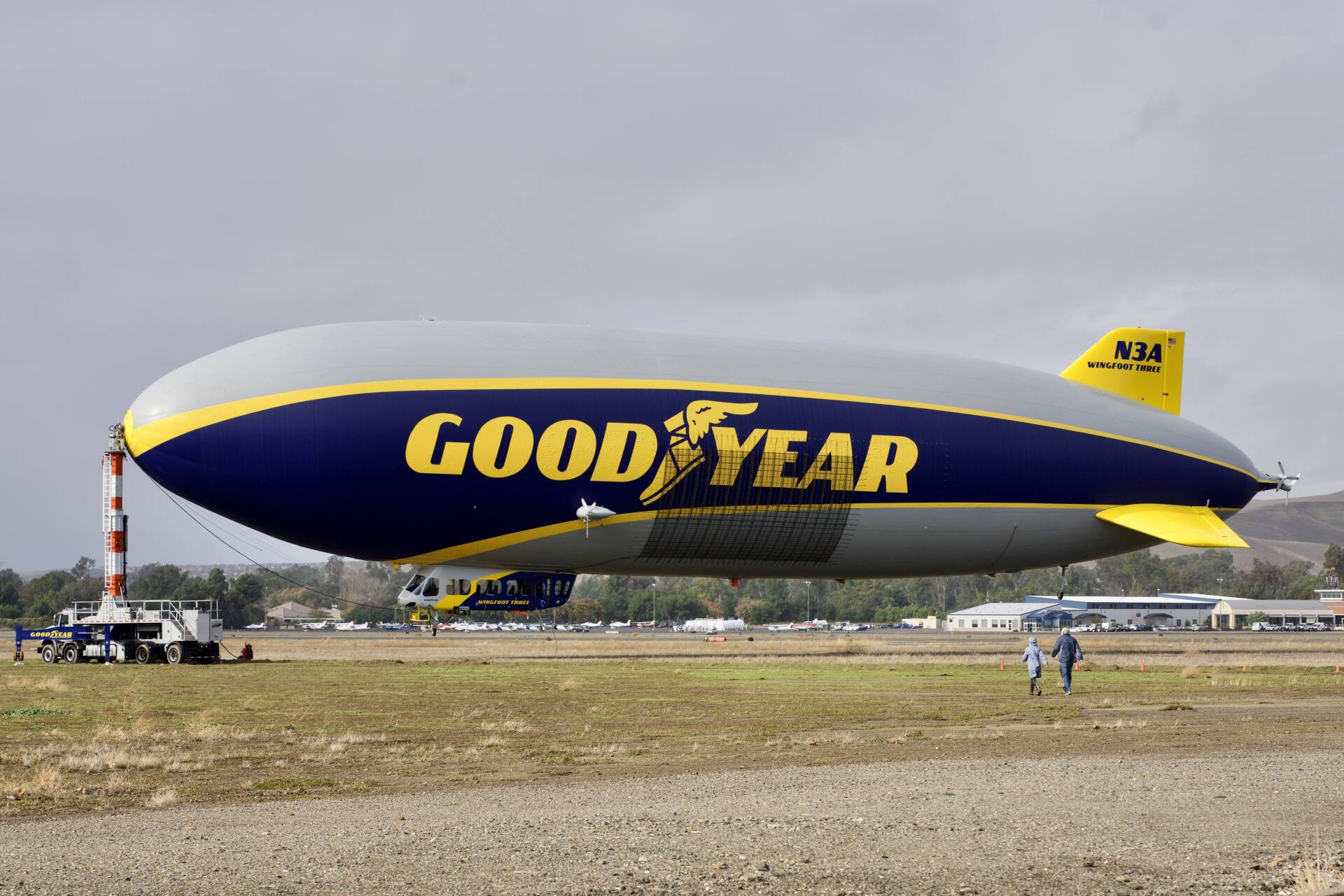 WE BRING YOUR BRAND TO LIFE - Central Graphics