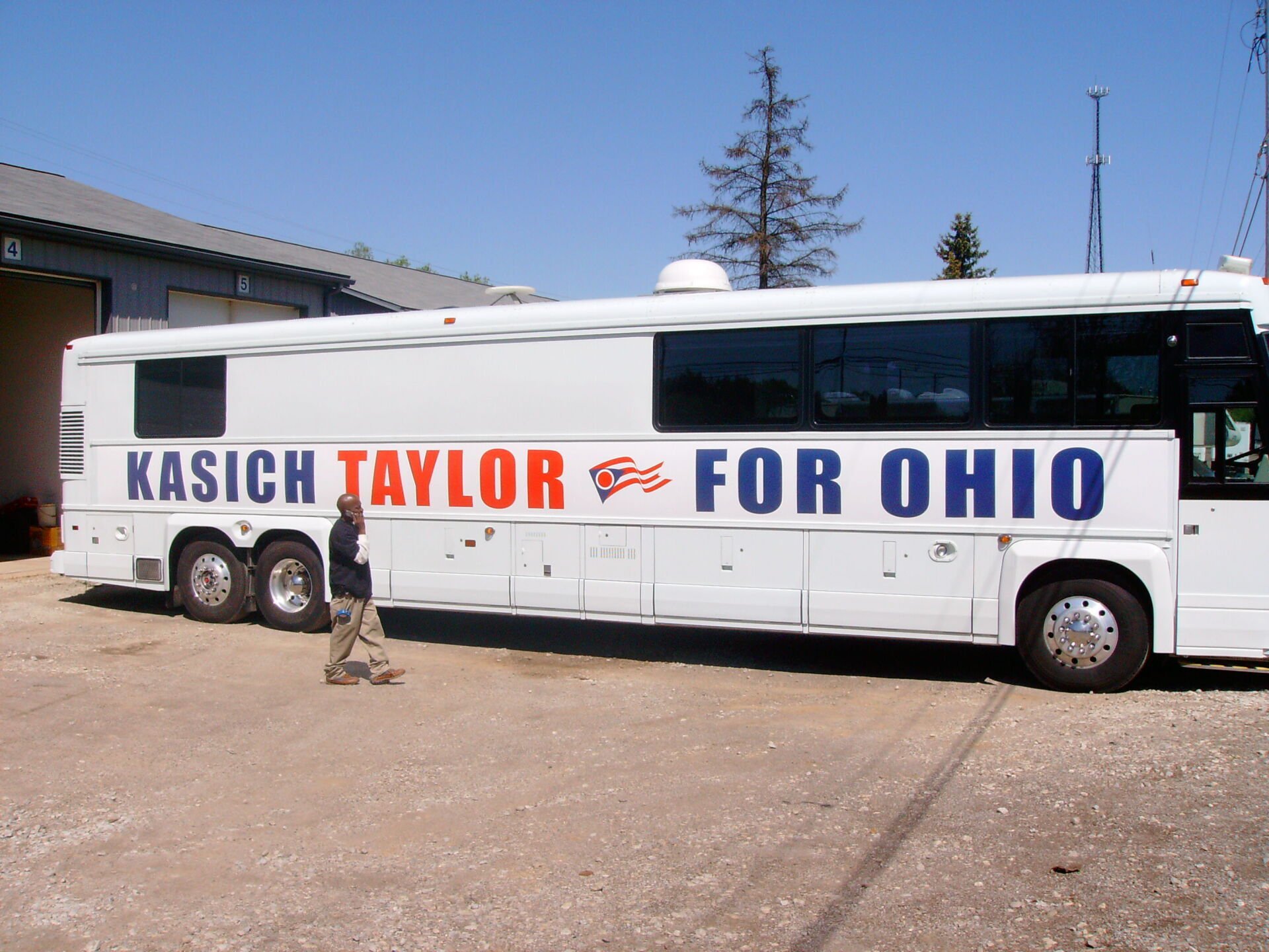 Bus Graphics, Custom Bus Wraps | Cleveland OH